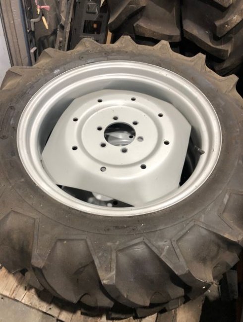 New wheels and tyres from Massey Ferguson 1740 | B&B Tractors